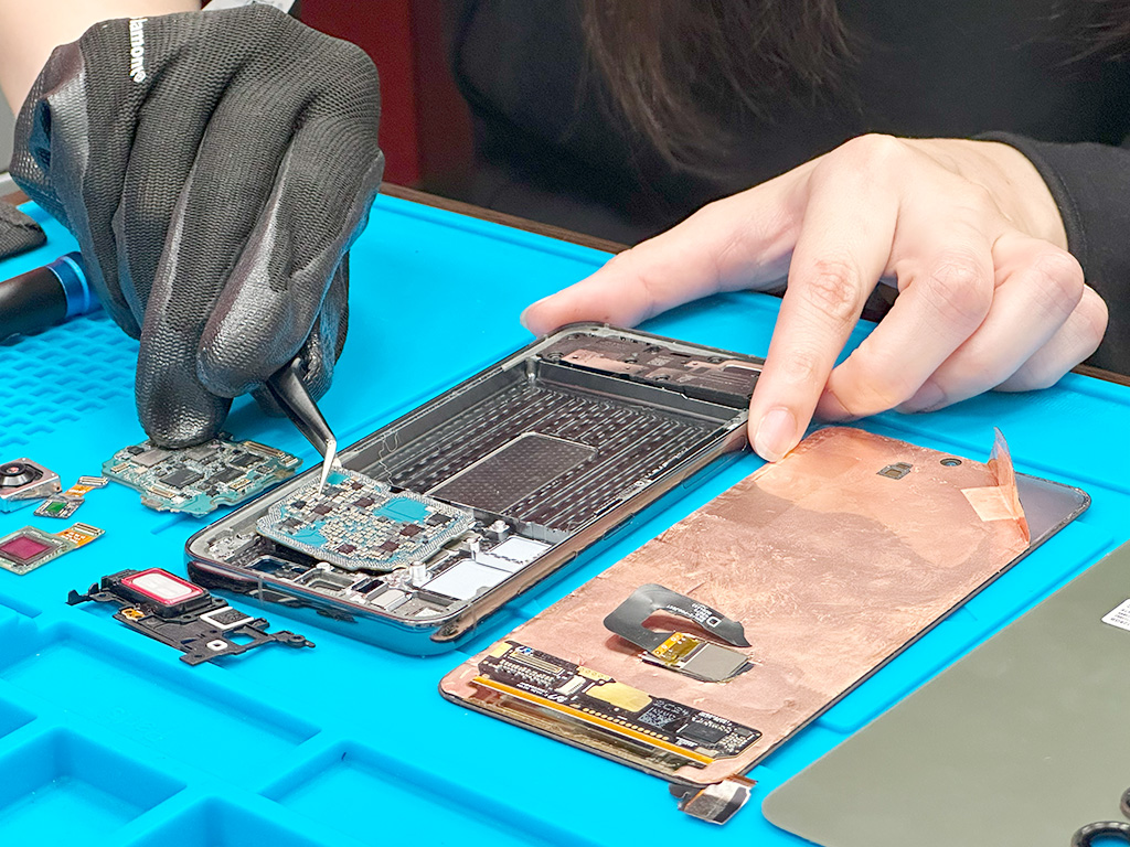 Mobile Teardown Report & BOM - Fomalhaut Techno Solutions